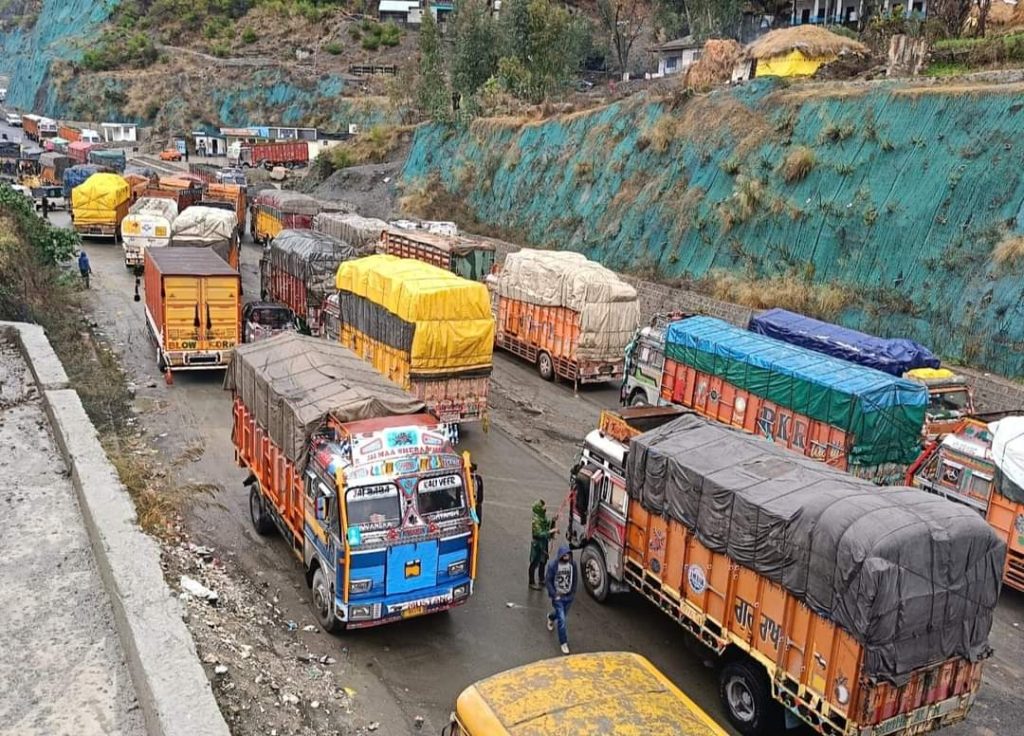 Landslides blocks Jammu-Srinagar national highway – Statetimes