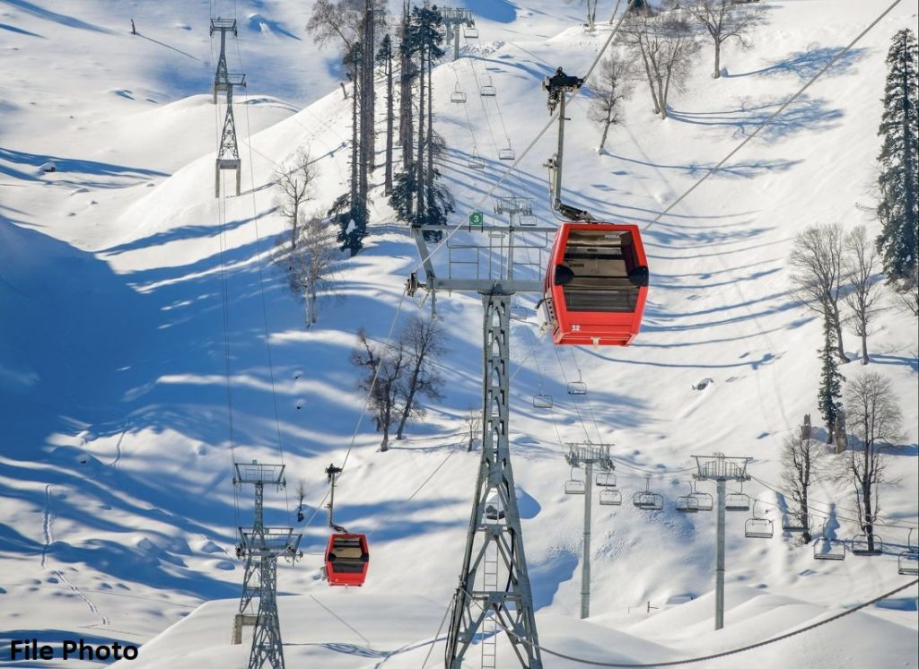 Gulmarg Gondola ropeway service reopens after brief precautionary ...