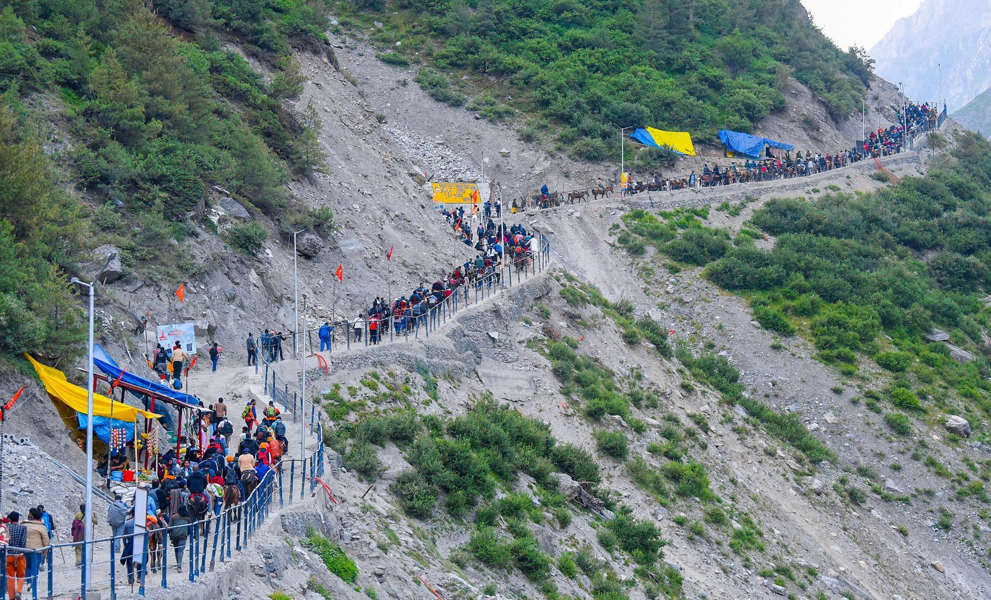 Amarnath Yatra: Over 2,300 pilgrims leave from Jammu base camp – Statetimes
