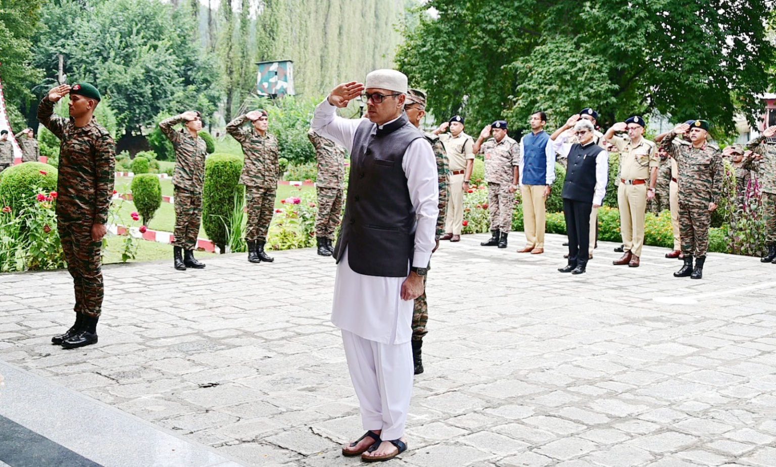 Omar pays tribute to soldiers martyred in Kulgam encounter – Statetimes